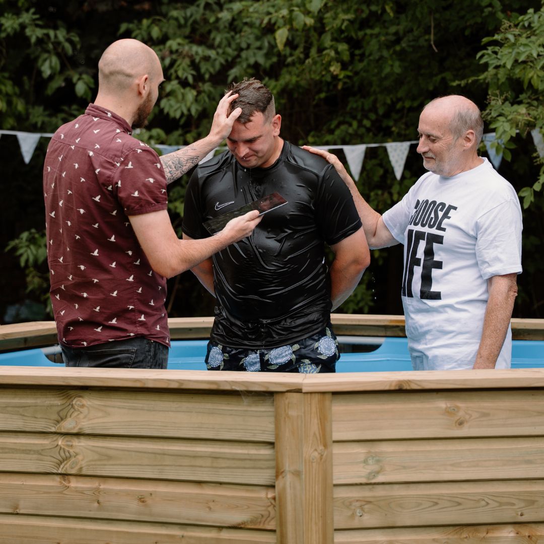 Local carpenter builds his own pool for baptism – Diocese of Gloucester